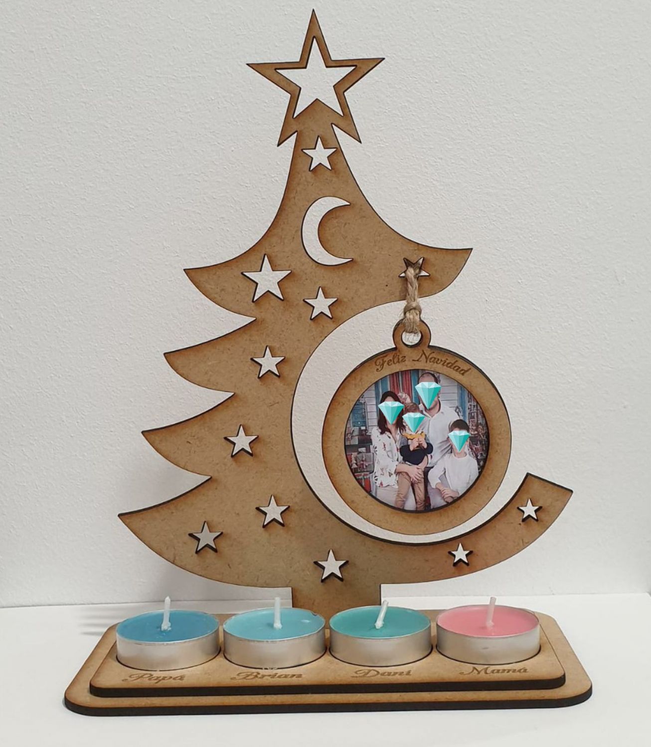Árbol de navidad MDF con foto y nombres personalizados. Altura 27cms ...